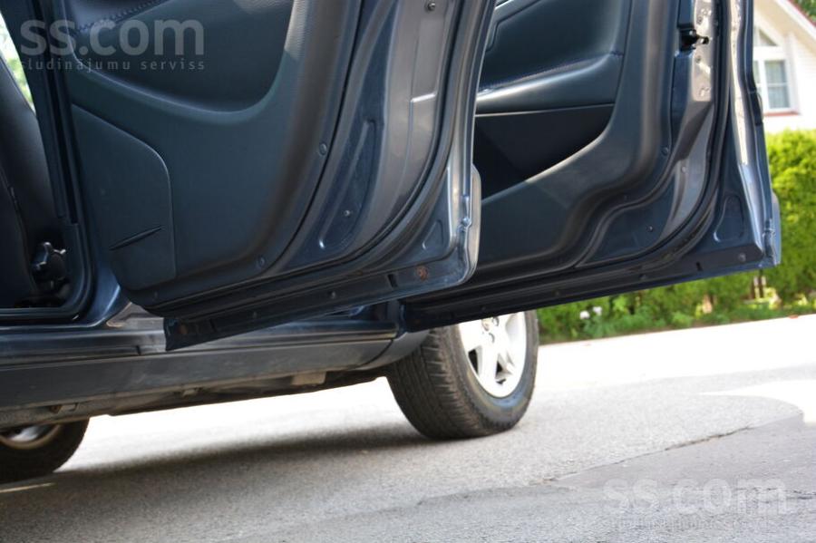 Pelēks Volvo XC70 2006 Rīga, ar dzinēja tilpumu 2.40 L un nobraukumu 370 tūkst. km par 5599 €, foto 36 vietnē AUTOMOTO.COM.LV