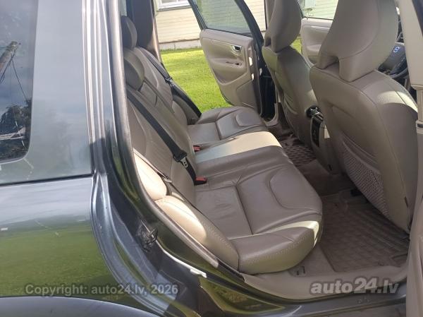 Pelēks Volvo XC70 2006 Pērnava, ar dzinēja tilpumu 2.40 L un nobraukumu 357 tūkst. km par 3100 €, foto 7 vietnē AUTOMOTO.COM.LV