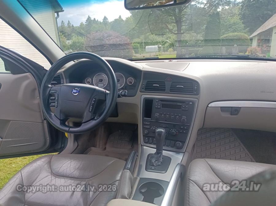 Pelēks Volvo XC70 2006 Pērnava, ar dzinēja tilpumu 2.40 L un nobraukumu 357 tūkst. km par 3100 €, foto 12 vietnē AUTOMOTO.COM.LV