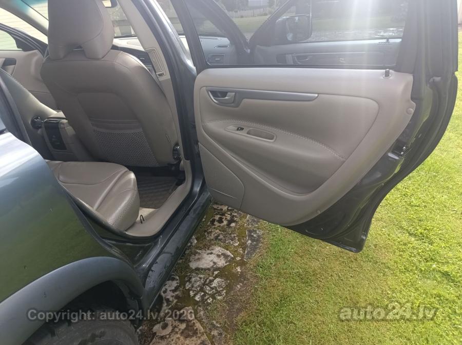 Pelēks Volvo XC70 2006 Pērnava, ar dzinēja tilpumu 2.40 L un nobraukumu 357 tūkst. km par 3100 €, foto 14 vietnē AUTOMOTO.COM.LV