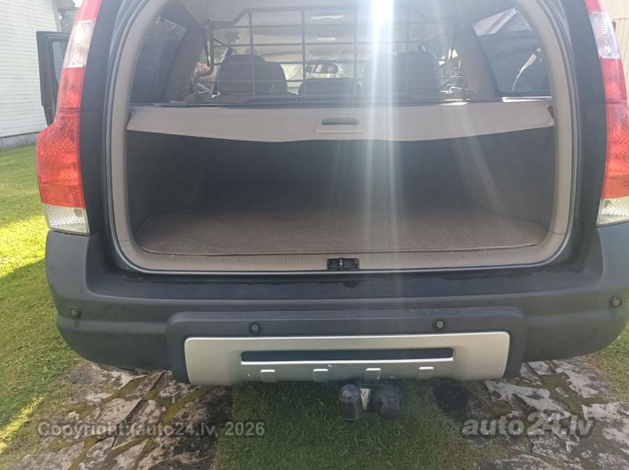 Pelēks Volvo XC70 2006 Pērnava, ar dzinēja tilpumu 2.40 L un nobraukumu 357 tūkst. km par 3100 €, foto 17 vietnē AUTOMOTO.COM.LV