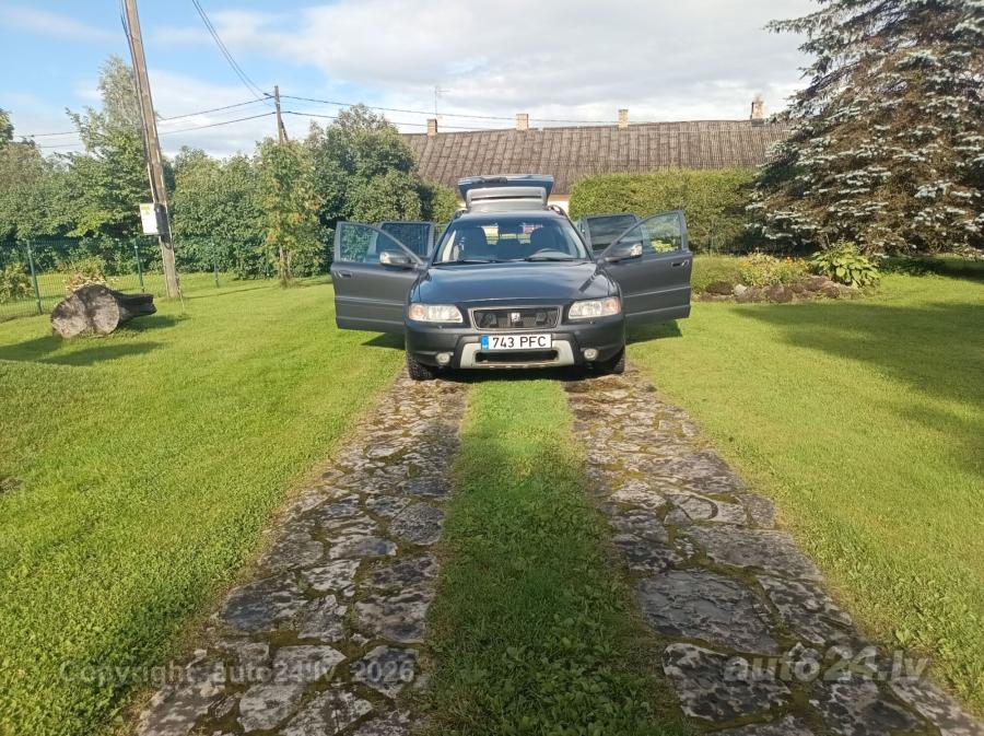 Pelēks Volvo XC70 2006 Pērnava, ar dzinēja tilpumu 2.40 L un nobraukumu 357 tūkst. km par 3100 €, foto 20 vietnē AUTOMOTO.COM.LV