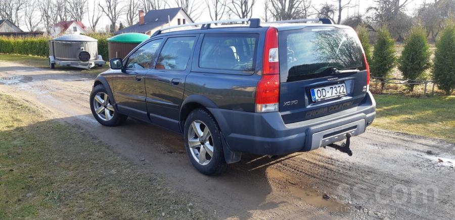 Grey Volvo XC70 2006 in Valmiera, with an engine capacity of 2.40 L and mileage of 0 thousand km for 4150 €, photo 5 on AUTOMOTO.COM.LV