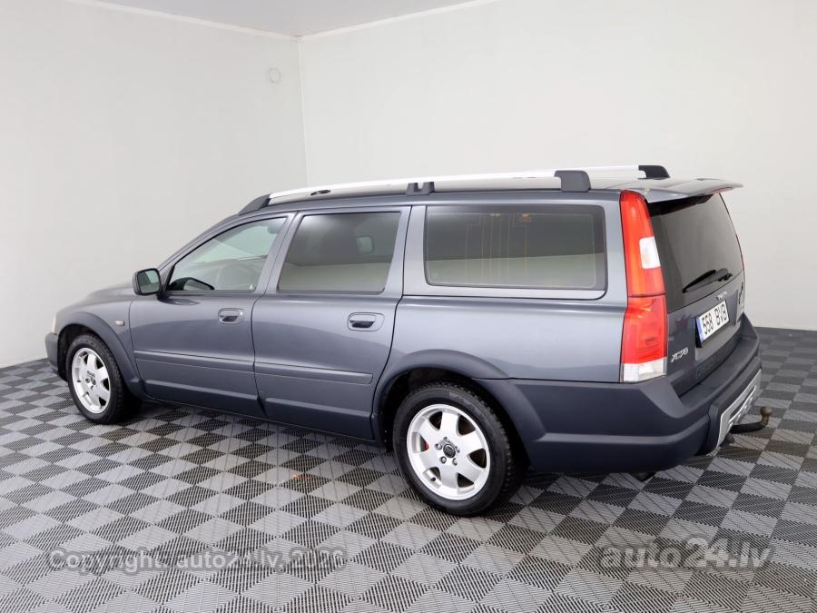 Pelēks Volvo XC70 2006 Tallina, ar dzinēja tilpumu 2.40 L un nobraukumu 404 tūkst. km par 1499 €, foto 5 vietnē AUTOMOTO.COM.LV