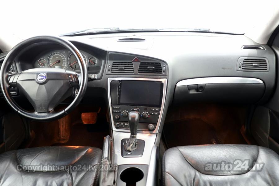 Pelēks Volvo XC70 2006 Tallina, ar dzinēja tilpumu 2.40 L un nobraukumu 404 tūkst. km par 1499 €, foto 6 vietnē AUTOMOTO.COM.LV