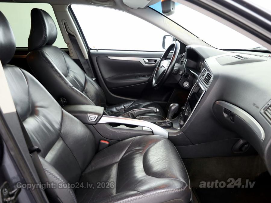 Pelēks Volvo XC70 2006 Tallina, ar dzinēja tilpumu 2.40 L un nobraukumu 404 tūkst. km par 1499 €, foto 7 vietnē AUTOMOTO.COM.LV