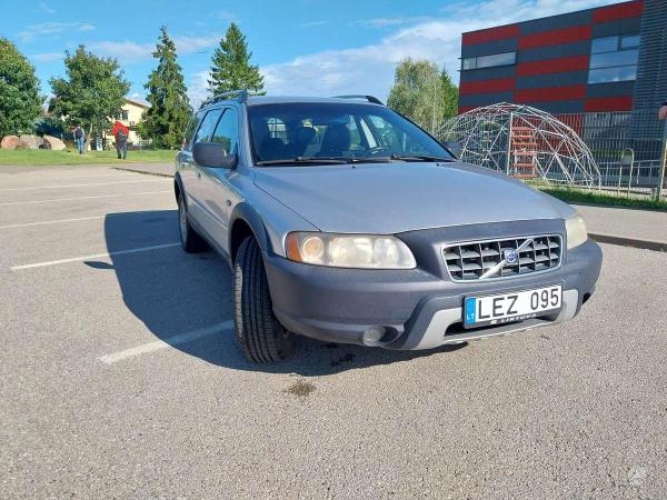 Volvo XC70 2006 in Vilnius on AUTOMOTO.COM.LV Grey Volvo XC70 2006 in Vilnius, with an engine capacity of 2.40 L and mileage of 411 thousand km for 2300 €, photo 1 on AUTOMOTO.COM.LV