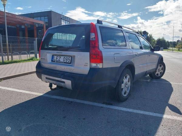 Volvo XC70 2006 in Vilnius on AUTOMOTO.COM.LV Grey Volvo XC70 2006 in Vilnius, with an engine capacity of 2.40 L and mileage of 411 thousand km for 2300 €, photo 5 on AUTOMOTO.COM.LV