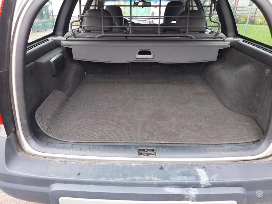 Pelēks Volvo XC70 2006 Viļņa, ar dzinēja tilpumu 2.40 L un nobraukumu 411 tūkst. km par 2300 €, foto 10 vietnē AUTOMOTO.COM.LV
