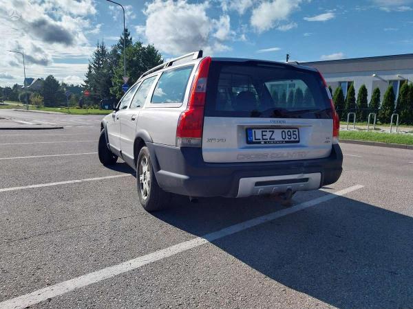 Volvo XC70 2006 in Vilnius on AUTOMOTO.COM.LV Grey Volvo XC70 2006 in Vilnius, with an engine capacity of 2.40 L and mileage of 411 thousand km for 2300 €, photo 6 on AUTOMOTO.COM.LV