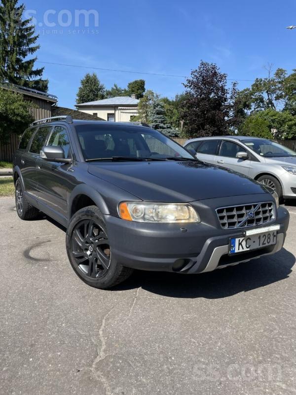 Pelēks Volvo XC70 2006 Rīga, ar dzinēja tilpumu 2.40 L un nobraukumu 392 tūkst. km par 3550 €, foto 5 vietnē AUTOMOTO.COM.LV