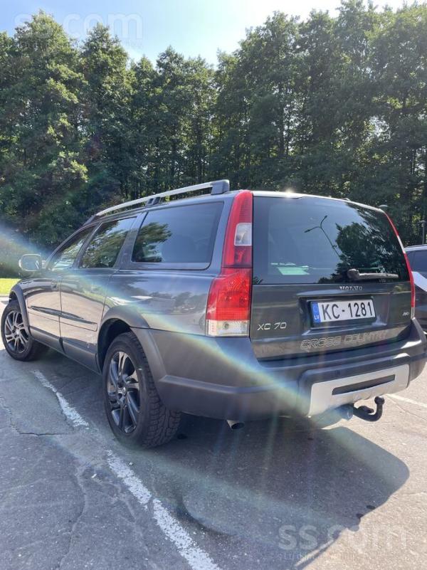 Pelēks Volvo XC70 2006 Rīga, ar dzinēja tilpumu 2.40 L un nobraukumu 392 tūkst. km par 3550 €, foto 7 vietnē AUTOMOTO.COM.LV