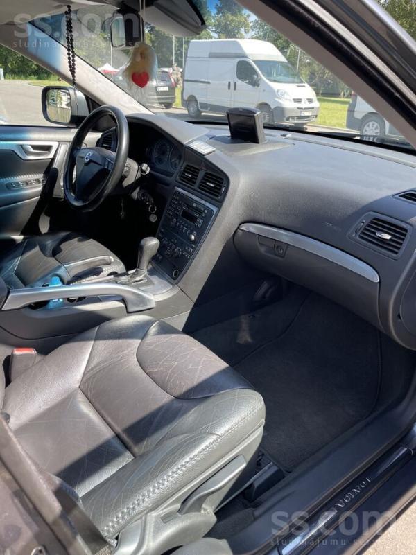Pelēks Volvo XC70 2006 Rīga, ar dzinēja tilpumu 2.40 L un nobraukumu 392 tūkst. km par 3550 €, foto 11 vietnē AUTOMOTO.COM.LV