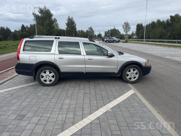 Pelēks Volvo XC70 2006 Jelgava, ar dzinēja tilpumu 2.40 L un nobraukumu 0 tūkst. km par 3600 €, foto 5 vietnē AUTOMOTO.COM.LV