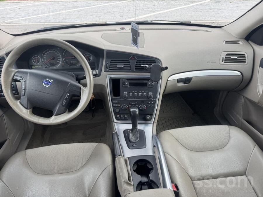 Pelēks Volvo XC70 2006 Jelgava, ar dzinēja tilpumu 2.40 L un nobraukumu 0 tūkst. km par 3600 €, foto 9 vietnē AUTOMOTO.COM.LV