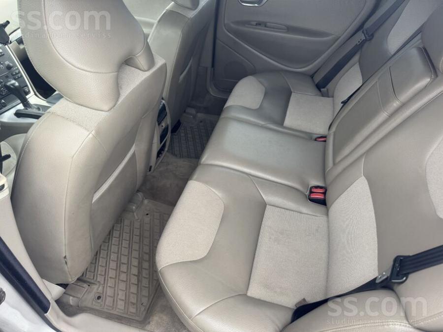 Pelēks Volvo XC70 2006 Jelgava, ar dzinēja tilpumu 2.40 L un nobraukumu 0 tūkst. km par 3600 €, foto 10 vietnē AUTOMOTO.COM.LV