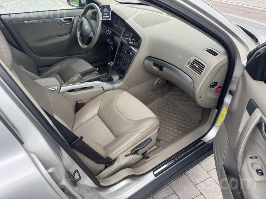 Pelēks Volvo XC70 2006 Jelgava, ar dzinēja tilpumu 2.40 L un nobraukumu 0 tūkst. km par 3600 €, foto 12 vietnē AUTOMOTO.COM.LV
