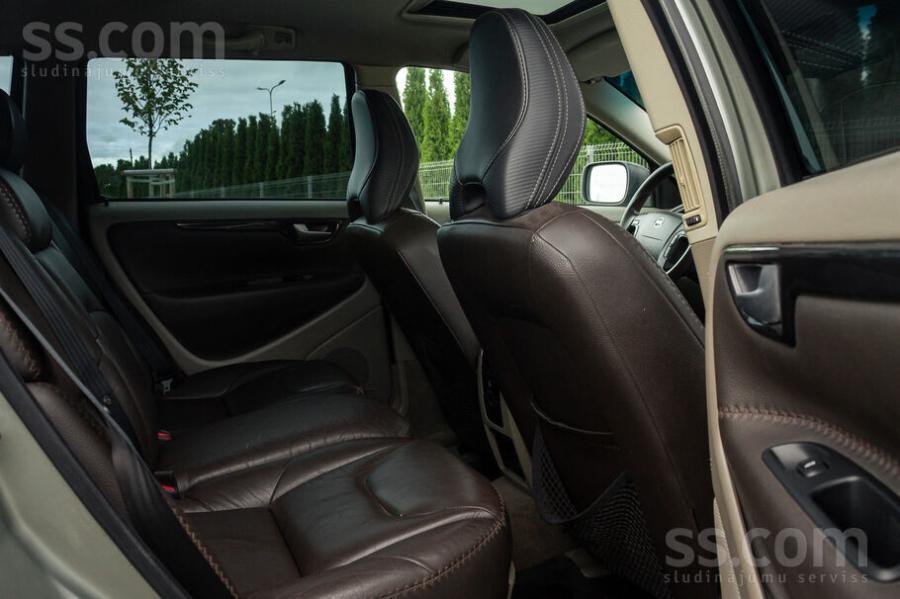 Pelēks Volvo XC70 2006 Jelgava, ar dzinēja tilpumu 2.40 L un nobraukumu 405 tūkst. km par 3700 €, foto 9 vietnē AUTOMOTO.COM.LV