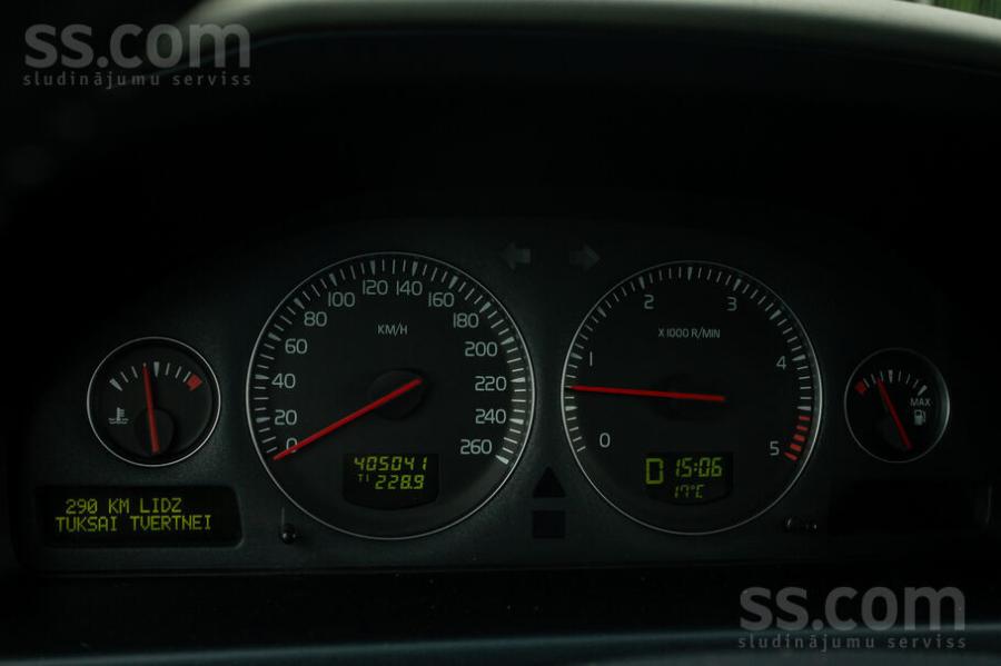 Pelēks Volvo XC70 2006 Jelgava, ar dzinēja tilpumu 2.40 L un nobraukumu 405 tūkst. km par 3700 €, foto 13 vietnē AUTOMOTO.COM.LV