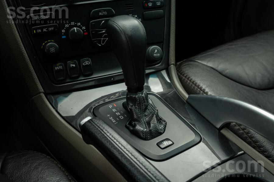 Pelēks Volvo XC70 2006 Jelgava, ar dzinēja tilpumu 2.40 L un nobraukumu 405 tūkst. km par 3700 €, foto 16 vietnē AUTOMOTO.COM.LV
