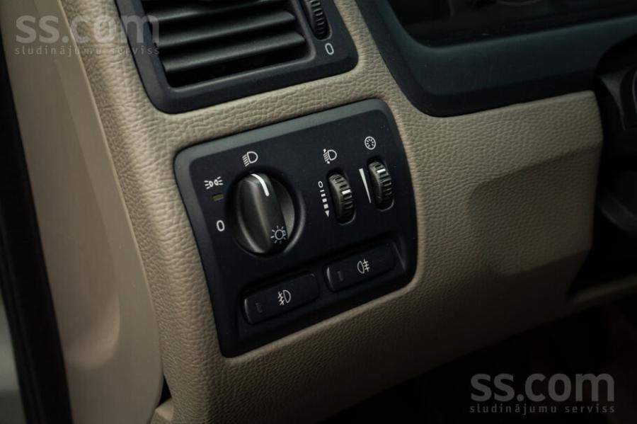 Pelēks Volvo XC70 2006 Jelgava, ar dzinēja tilpumu 2.40 L un nobraukumu 405 tūkst. km par 3700 €, foto 17 vietnē AUTOMOTO.COM.LV