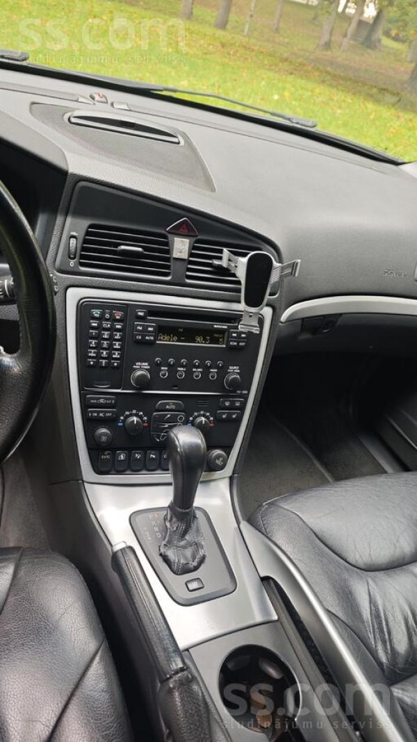 Volvo XC70 2006 Valmiera vietnÄ PelÄks Volvo XC70 2006 Valmiera, ar dzinÄja tilpumu 2.40 L un nobraukumu 421 tÅ«kst. km par 2400 ā¬, foto 8 vietnÄ AUTOMOTO.COM.LV