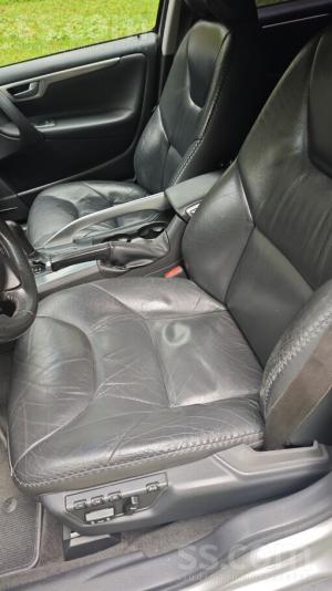 Pelēks Volvo XC70 2006 Valmiera, ar dzinēja tilpumu 2.40 L un nobraukumu 421 tūkst. km par 2400 €, foto 9 vietnē AUTOMOTO.COM.LV