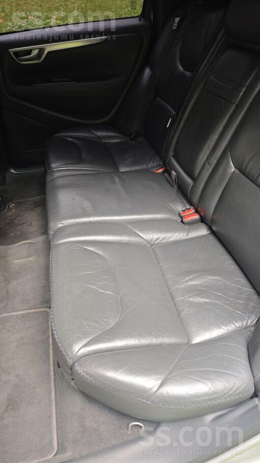 Pelēks Volvo XC70 2006 Valmiera, ar dzinēja tilpumu 2.40 L un nobraukumu 421 tūkst. km par 2400 €, foto 10 vietnē AUTOMOTO.COM.LV