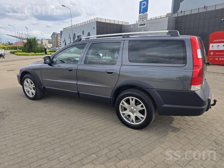 Grey Volvo XC70 2007 in Riga, with an engine capacity of 2.40 L and mileage of 287 thousand km for 13999 €, photo 4 on AUTOMOTO.COM.LV