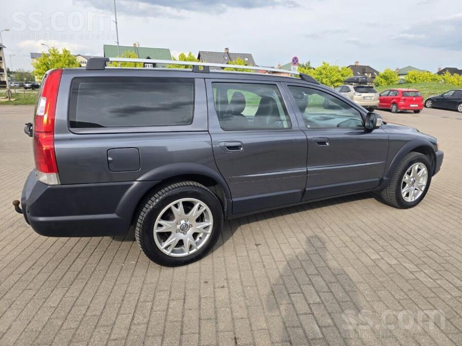 Grey Volvo XC70 2007 in Riga, with an engine capacity of 2.40 L and mileage of 287 thousand km for 13999 €, photo 7 on AUTOMOTO.COM.LV
