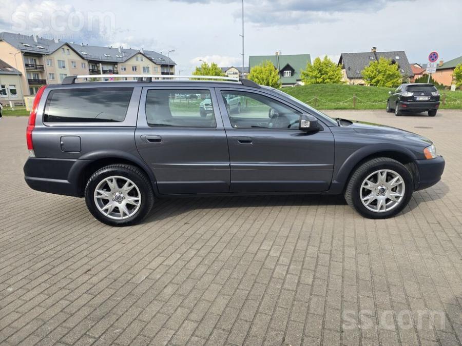 Grey Volvo XC70 2007 in Riga, with an engine capacity of 2.40 L and mileage of 287 thousand km for 13999 €, photo 8 on AUTOMOTO.COM.LV