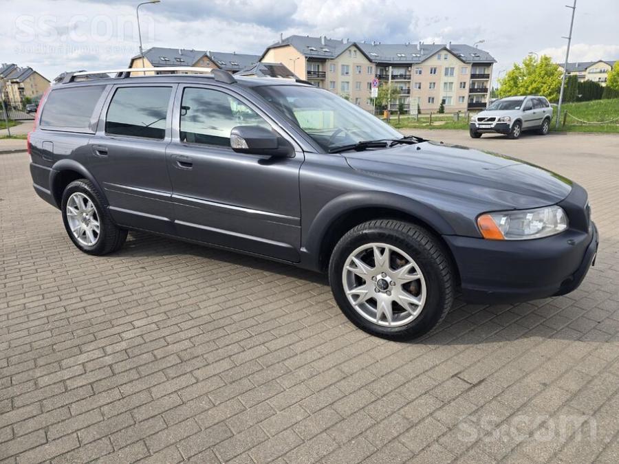 Grey Volvo XC70 2007 in Riga, with an engine capacity of 2.40 L and mileage of 287 thousand km for 13999 €, photo 9 on AUTOMOTO.COM.LV