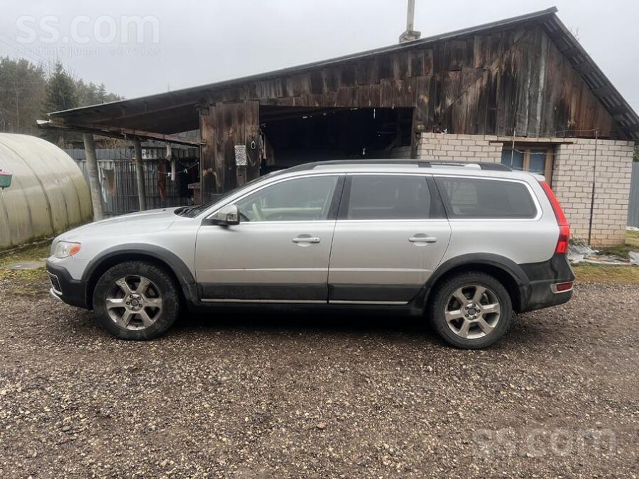 Pelēks Volvo XC70 2007 Daugavpils, ar dzinēja tilpumu 2.40 L un nobraukumu 305 tūkst. km par 4500 €, foto 3 vietnē AUTOMOTO.COM.LV