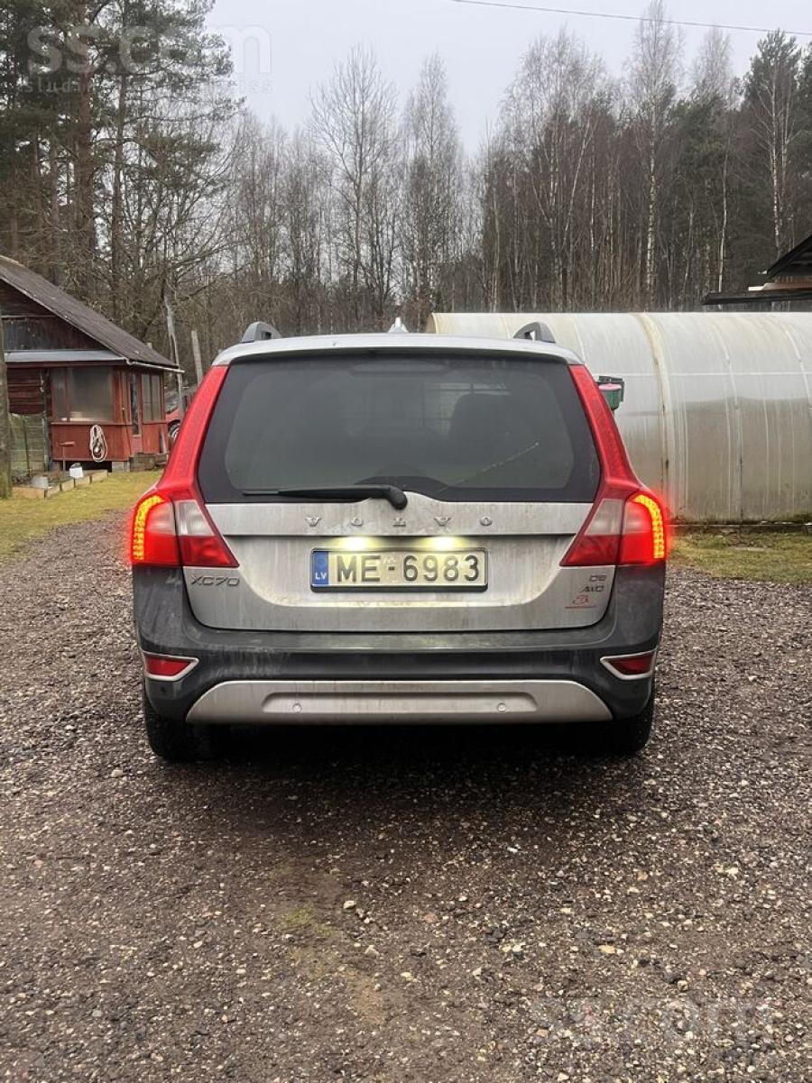 Pelēks Volvo XC70 2007 Daugavpils, ar dzinēja tilpumu 2.40 L un nobraukumu 305 tūkst. km par 4500 €, foto 4 vietnē AUTOMOTO.COM.LV