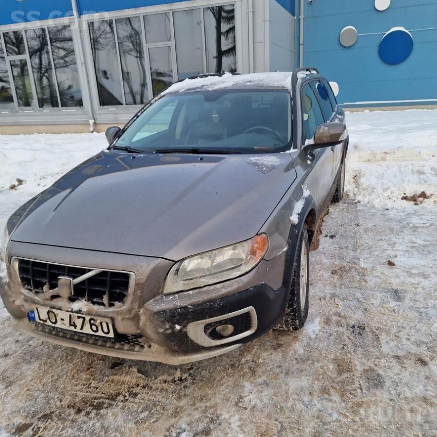 Grey Volvo XC70 2007 in Rezekne, with an engine capacity of 2.40 L and mileage of 318 thousand km for 5200 €, photo 1 on AUTOMOTO.COM.LV