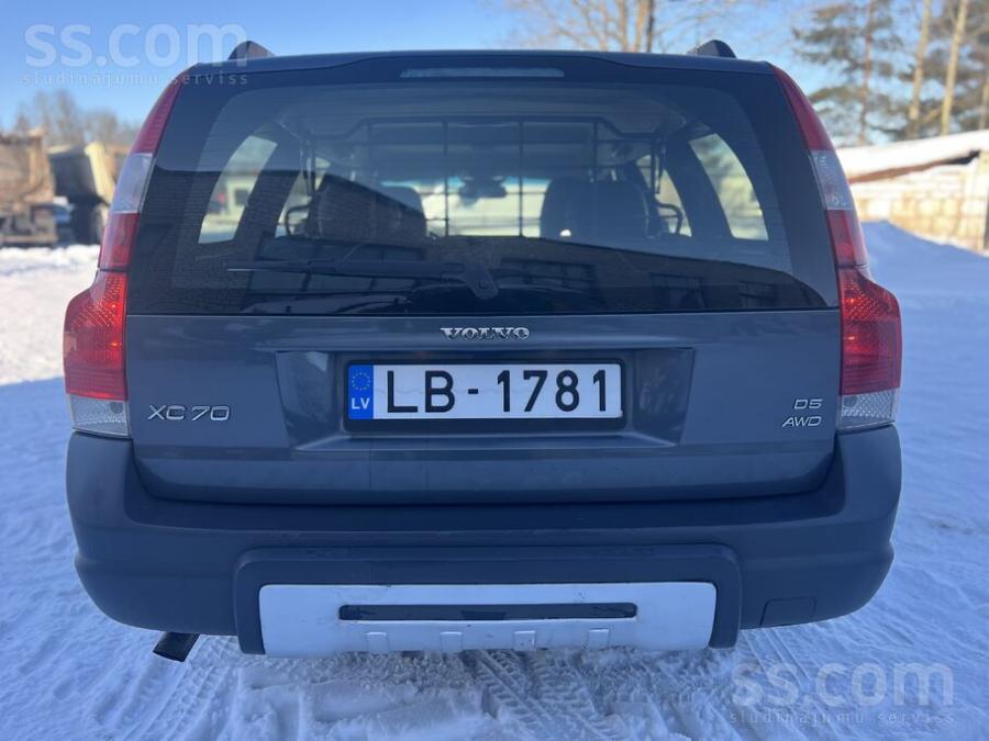 Grey Volvo XC70 2007 in Rezekne, with an engine capacity of 2.40 L and mileage of 350 thousand km for 4150 €, photo 6 on AUTOMOTO.COM.LV