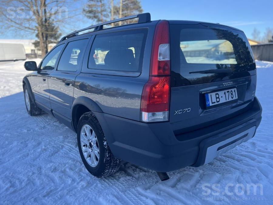 Grey Volvo XC70 2007 in Rezekne, with an engine capacity of 2.40 L and mileage of 350 thousand km for 4150 €, photo 7 on AUTOMOTO.COM.LV