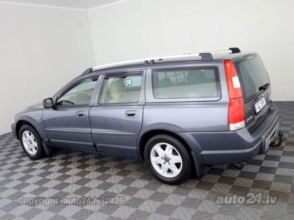 Pelēks Volvo XC70 2007 Tallina, ar dzinēja tilpumu 2.40 L un nobraukumu 366 tūkst. km par 2499 €, foto 4 vietnē AUTOMOTO.COM.LV