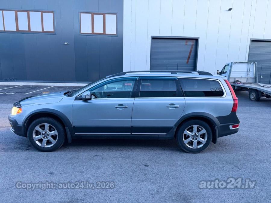 Grey Volvo XC70 2007 in Tallinn, with an engine capacity of 2.40 L and mileage of 322 thousand km for 4999 €, photo 2 on AUTOMOTO.COM.LV