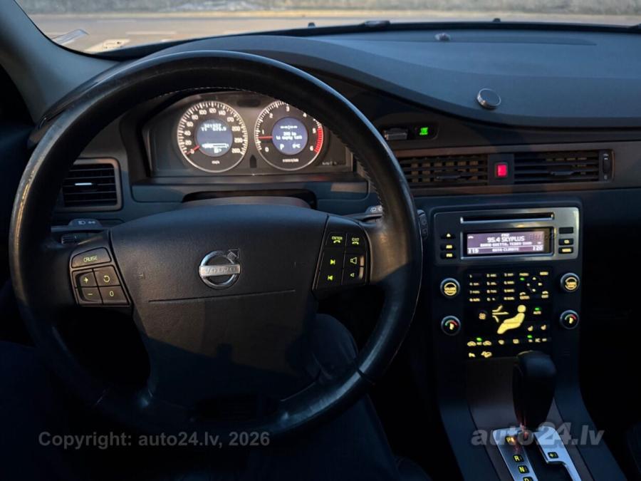 Grey Volvo XC70 2007 in Tallinn, with an engine capacity of 2.40 L and mileage of 322 thousand km for 4999 €, photo 16 on AUTOMOTO.COM.LV