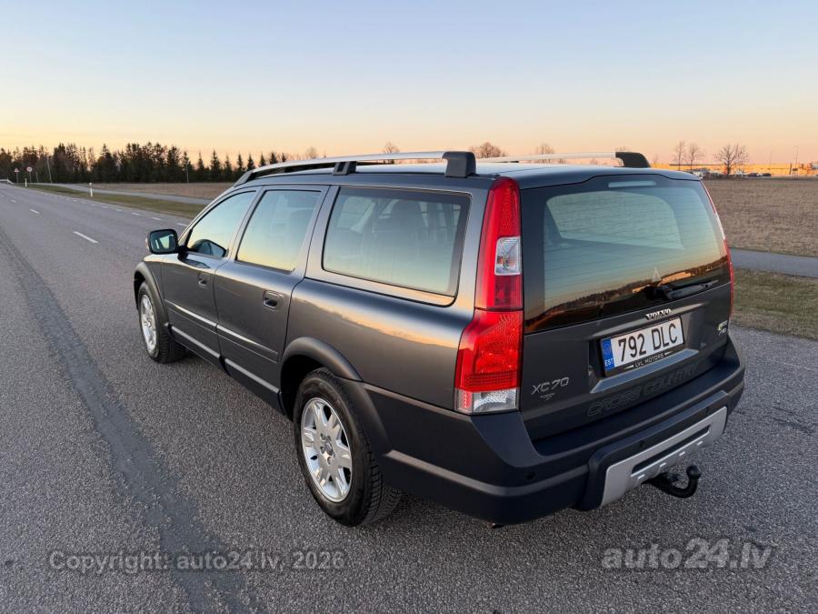 Grey Volvo XC70 2007 in Tallinn, with an engine capacity of 2.40 L and mileage of 343 thousand km for 6490 €, photo 5 on AUTOMOTO.COM.LV
