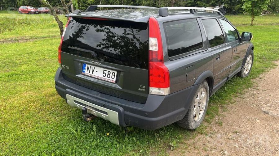 Pelēks Volvo XC70 2007 Ogre, ar dzinēja tilpumu 2.40 L un nobraukumu 402 tūkst. km par 2500 €, foto 1 vietnē AUTOMOTO.COM.LV