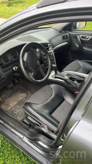 Pelēks Volvo XC70 2007 Ogre, ar dzinēja tilpumu 2.40 L un nobraukumu 402 tūkst. km par 2500 €, foto 4 vietnē AUTOMOTO.COM.LV