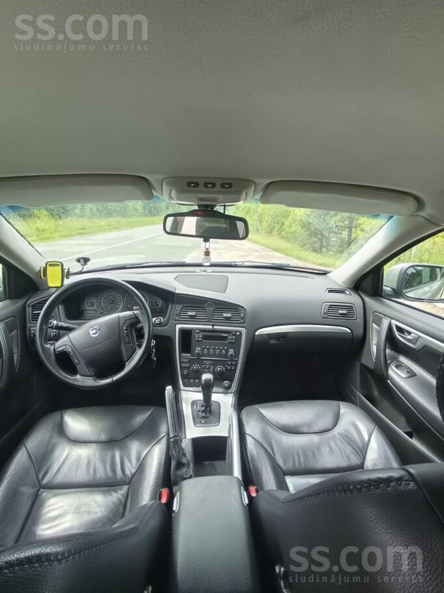 Grey Volvo XC70 2007 in Riga, with an engine capacity of 2.40 L and mileage of 336 thousand km for 5995 €, photo 15 on AUTOMOTO.COM.LV