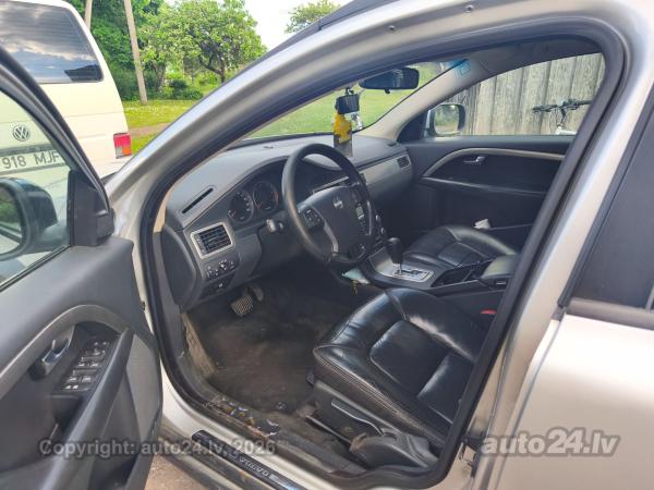 Pelēks Volvo XC70 2007 Saue, ar dzinēja tilpumu 2.40 L un nobraukumu 665 tūkst. km par 3000 €, foto 5 vietnē AUTOMOTO.COM.LV