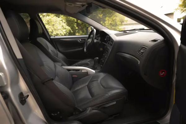 Pelēks Volvo XC70 2007 Jelgava, ar dzinēja tilpumu 2.40 L un nobraukumu 275 tūkst. km par 3500 €, foto 7 vietnē AUTOMOTO.COM.LV