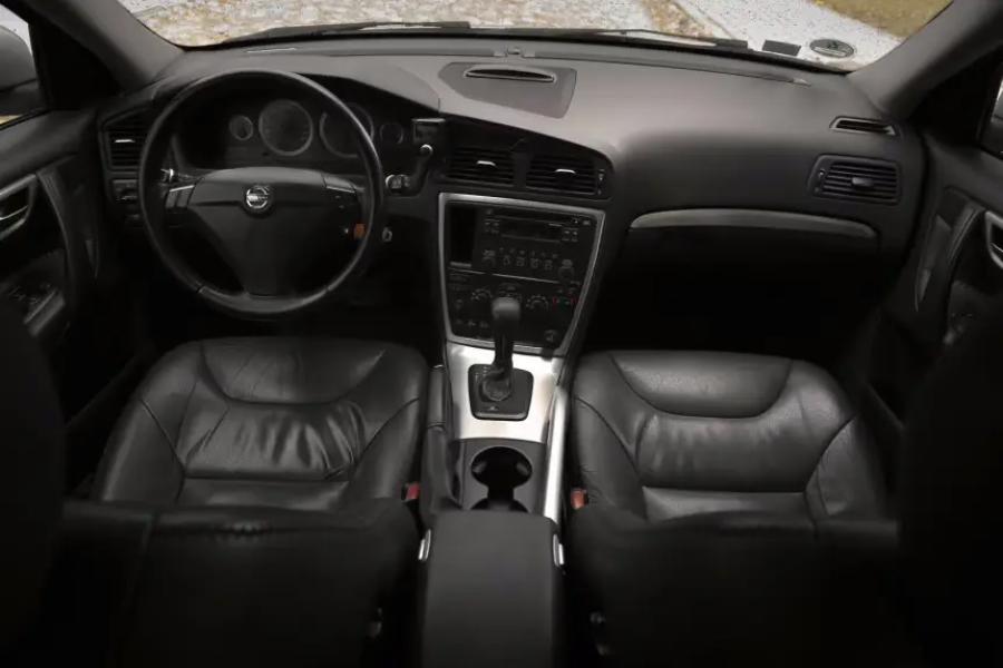 Pelēks Volvo XC70 2007 Jelgava, ar dzinēja tilpumu 2.40 L un nobraukumu 275 tūkst. km par 3500 €, foto 9 vietnē AUTOMOTO.COM.LV