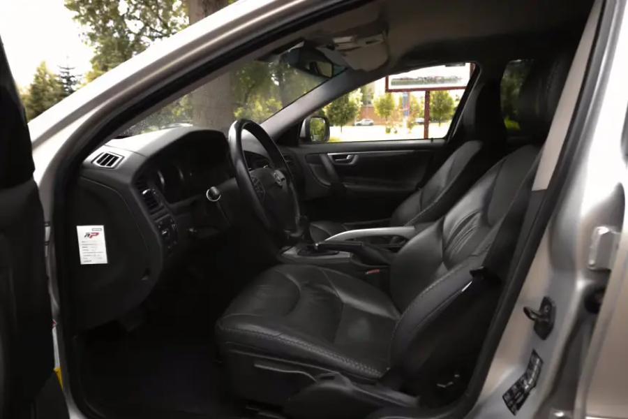 Pelēks Volvo XC70 2007 Jelgava, ar dzinēja tilpumu 2.40 L un nobraukumu 275 tūkst. km par 3500 €, foto 10 vietnē AUTOMOTO.COM.LV