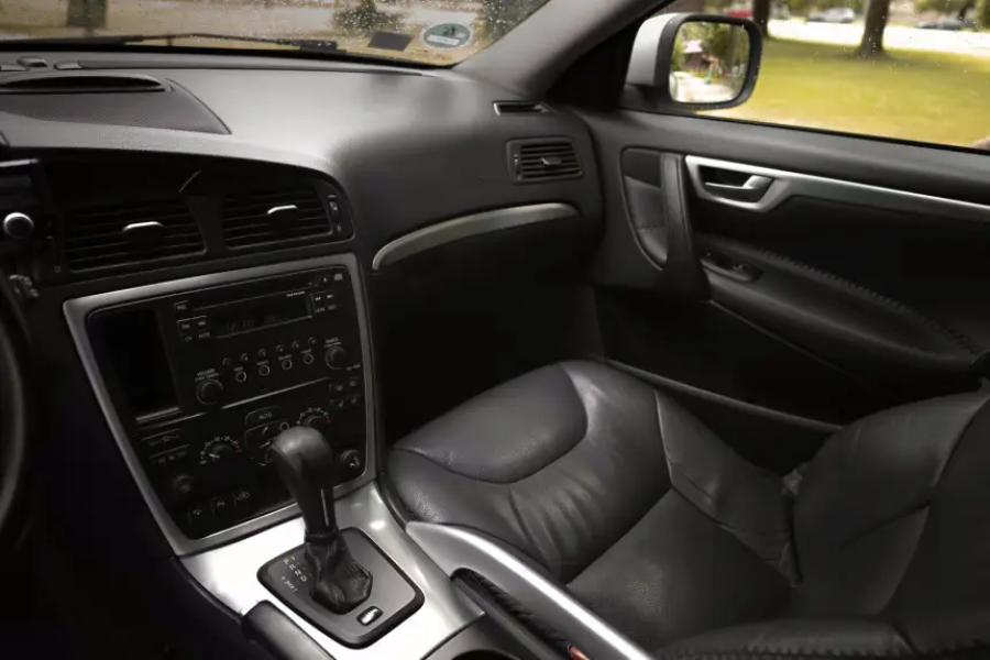 Pelēks Volvo XC70 2007 Jelgava, ar dzinēja tilpumu 2.40 L un nobraukumu 275 tūkst. km par 3500 €, foto 11 vietnē AUTOMOTO.COM.LV
