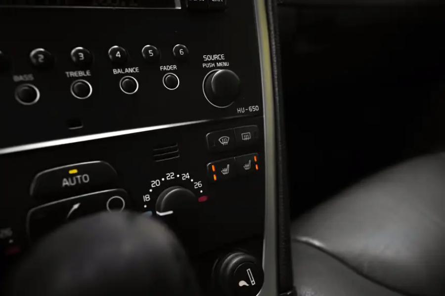 Pelēks Volvo XC70 2007 Jelgava, ar dzinēja tilpumu 2.40 L un nobraukumu 275 tūkst. km par 3500 €, foto 14 vietnē AUTOMOTO.COM.LV